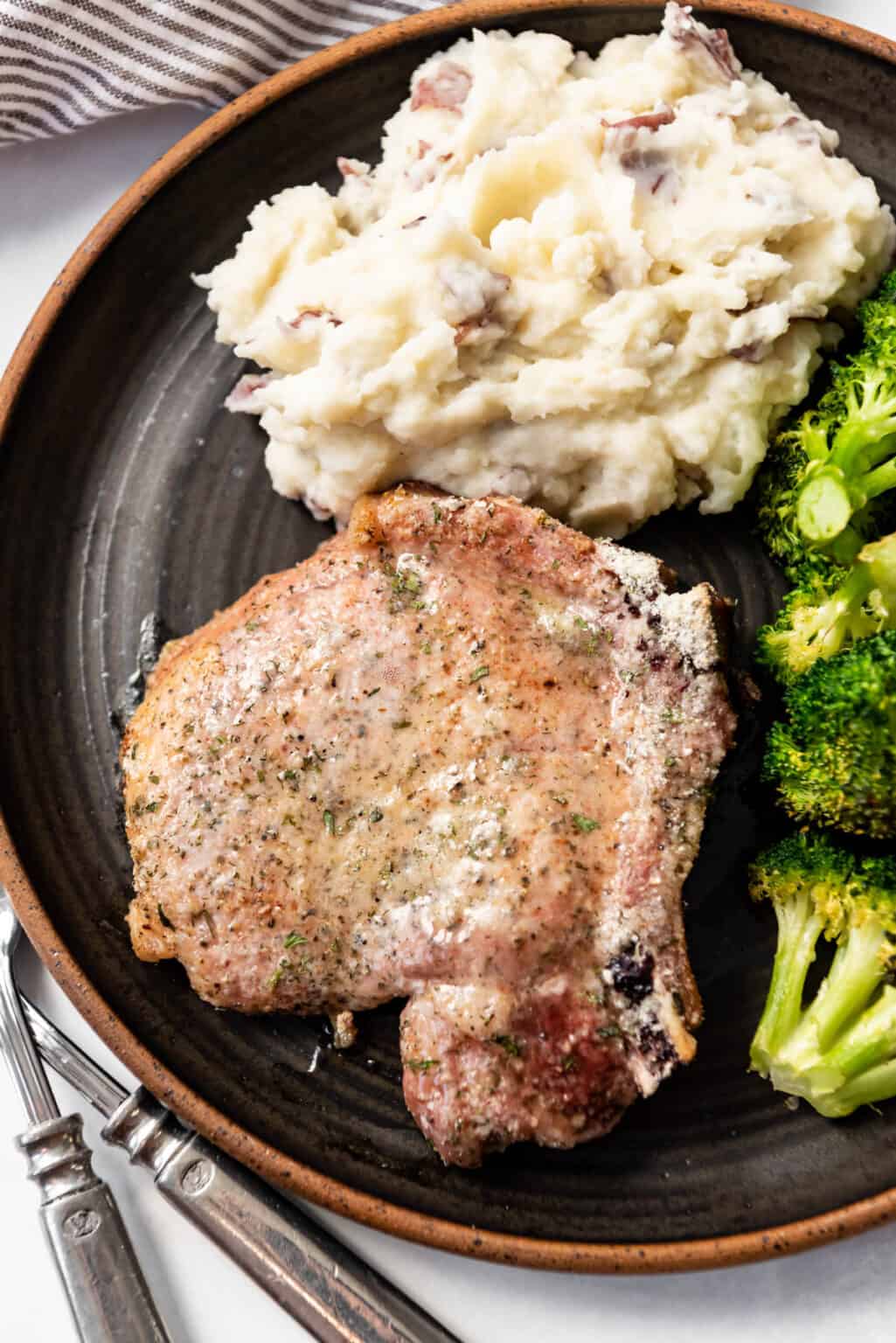 Baked Ranch Pork Chops - easydinnerrecipes.com