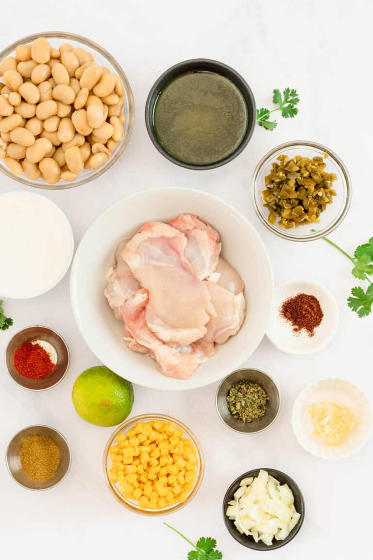 Crock Pot White Chicken Chili - easydinnerrecipes.com